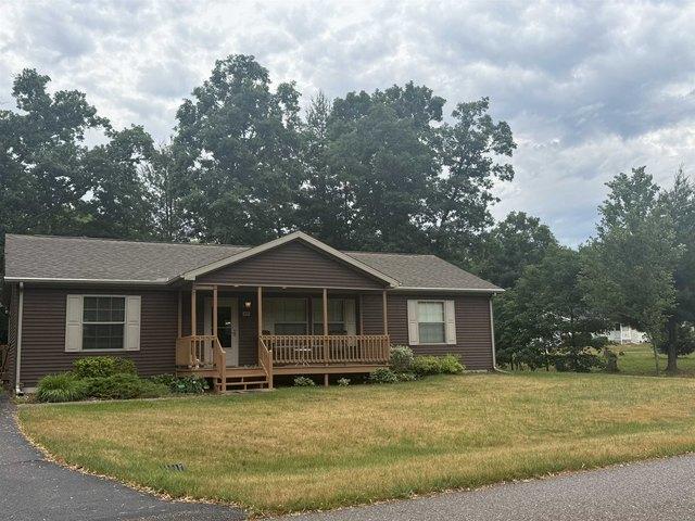 303 Berry Ln, Wisconsin Dells, WI 53965