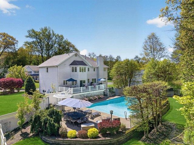 303 Bliss Ln, Valley Cottage, NY 10989