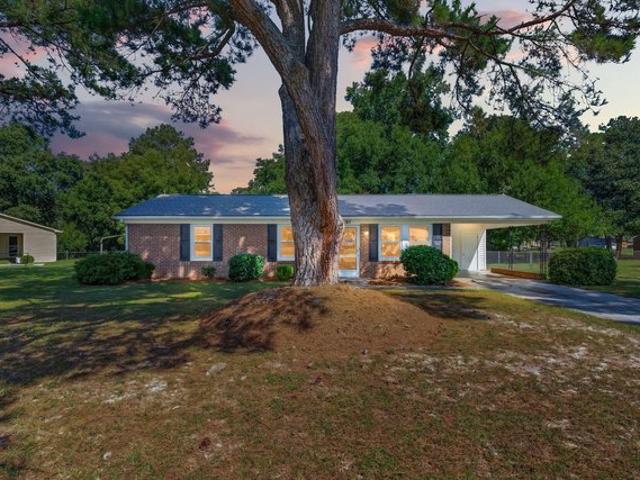 303 Brentwood Dr, Dudley, NC 28333