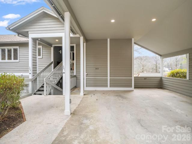 303 Golfside Drive