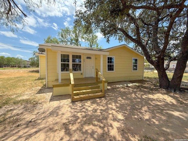 303 Davis Ave, Devine, TX 78016