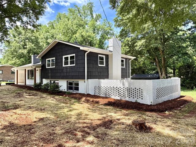 303 Deal Avenue NE