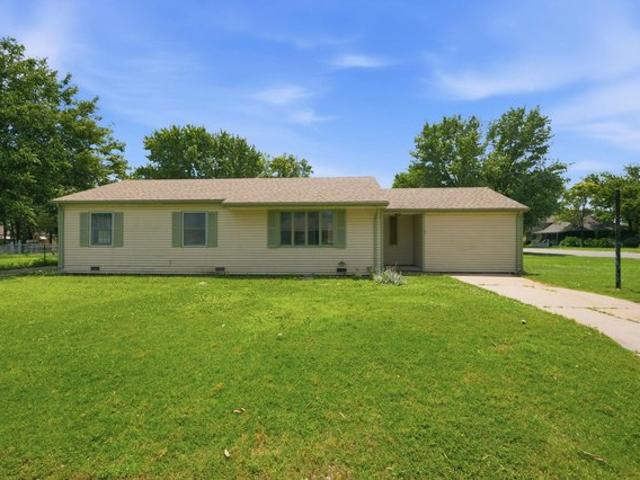 303 E 4th Ave, Cheney, KS 67025
