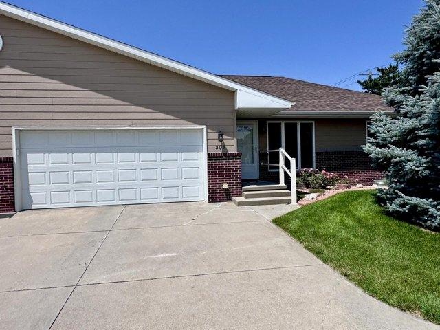 303 E 56th St, Kearney, NE 68847
