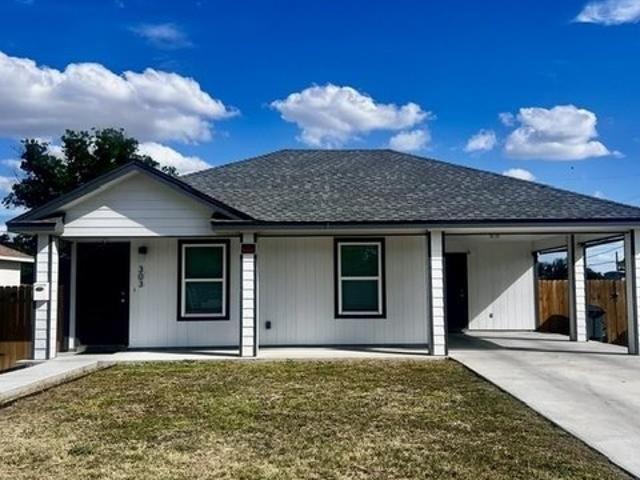 303 E 14th St, Del Rio, TX 78840