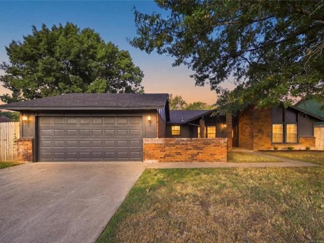 303 E Gawf Ln, Muskogee, OK 74403