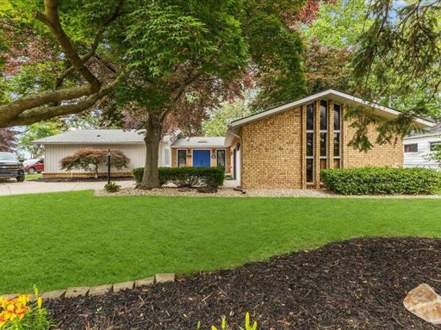 303 E Huron River Dr, Belleville, MI 48111