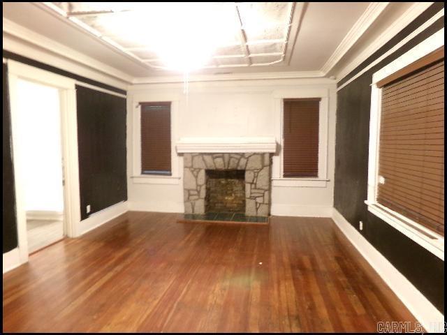 303 E Nichols Street