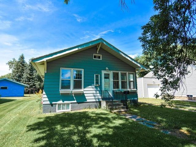 303 E Prairie Ave, Warren, MN 56762