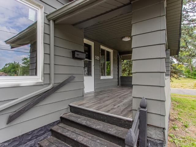 303 E Ravenwood Avenue