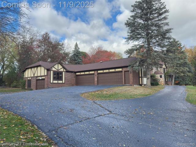 303 E Snell Road, Rochester, US, MI