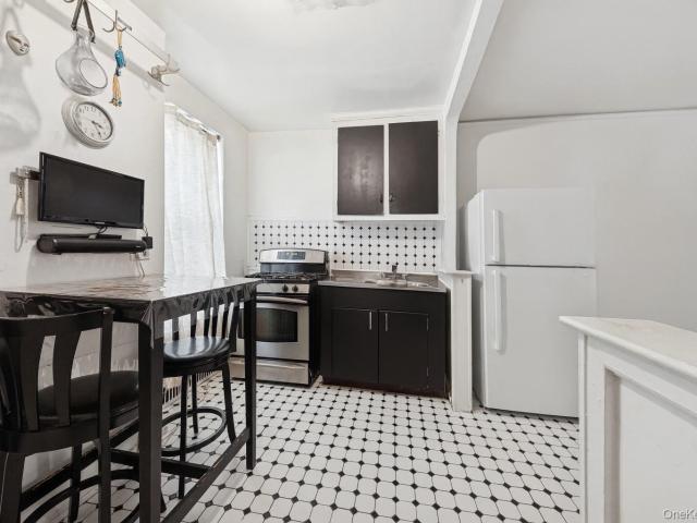 303 East 37th Street, Unit 1F | Compass