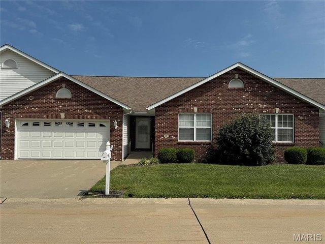303 Elizabeth Dr, Litchfield, IL 62056