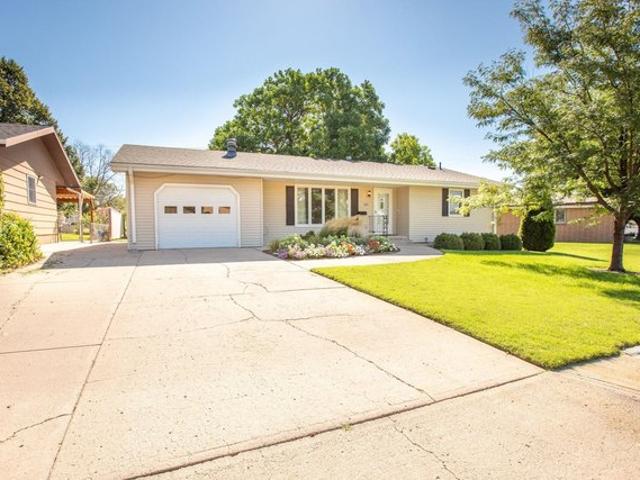 303 Elizabeth Ln, McCook, NE 69001