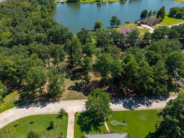 303 Forest Lake Dr, Texarkana, TX 75503