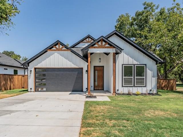 303 Hobbs Ave, Boyd, TX 76023