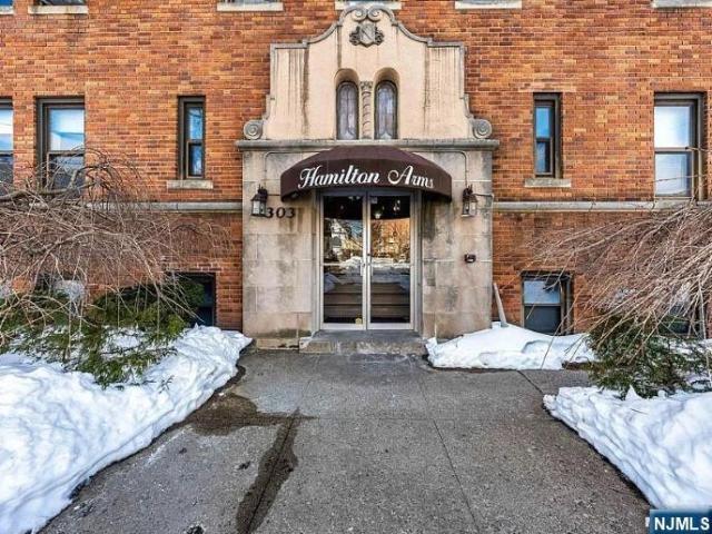 303 Hamilton Place # B4
