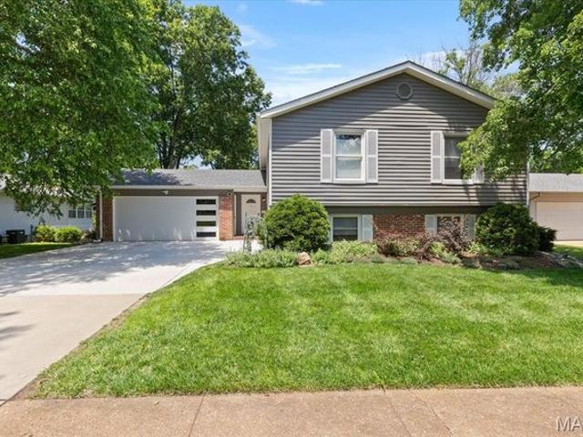 303 Oakfield Dr, Ballwin, MO 63021