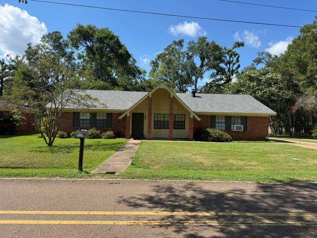 303 Orchard Dr, Greenwood, MS 38930