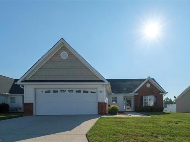 303 Locksley Ct, Thomasville, NC 27360