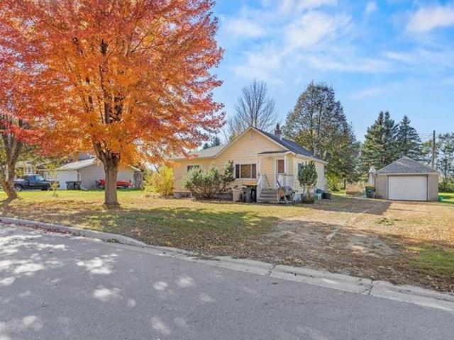303 Lorrain St, Milroy, MN 56263
