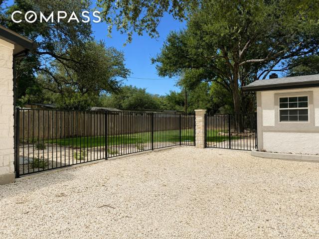 303 Lakeway Dr, Lakeway, TX