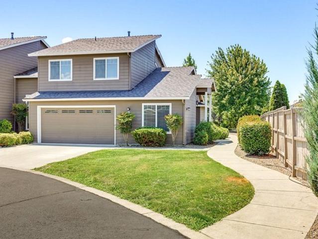 303 Live Oak Loop, Central Point, OR 97502