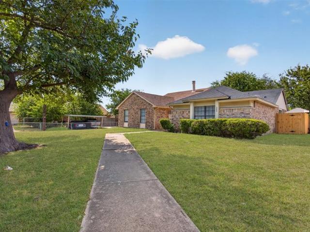 303 Liberty Pl, Grand Prairie, TX 75052