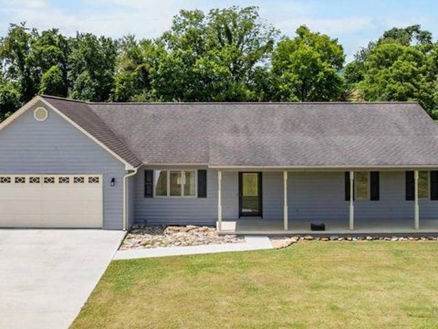 303 Mountain Perkins Ln, Jacksboro, TN 37757