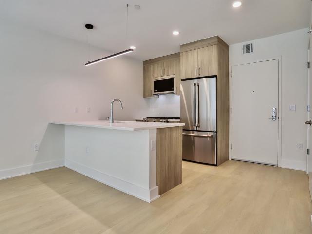 303 Madison St # 206