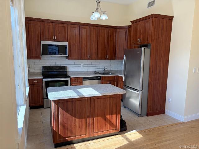 303 Main Street 2 E