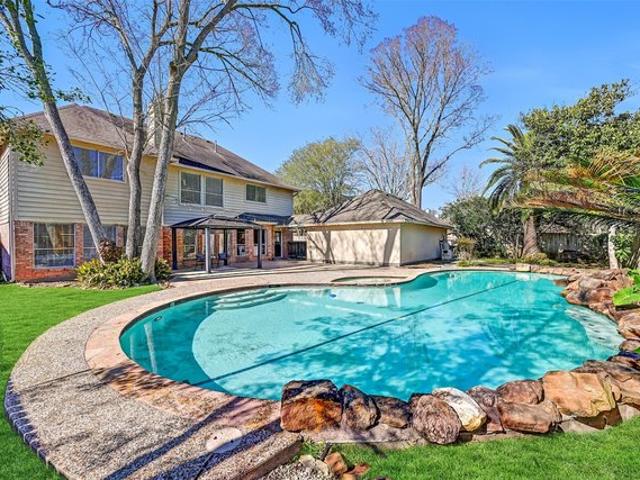 303 Melodywood Dr, Friendswood, TX 77546