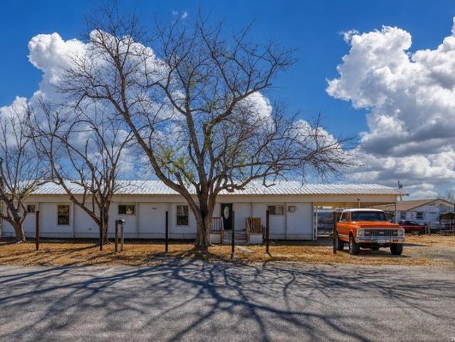 303 N 19th St, Carrizo Springs, TX 78834