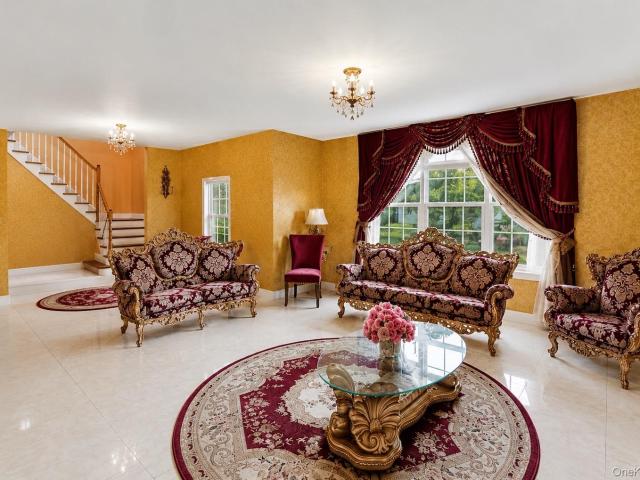 303 N Westchester Avenue N