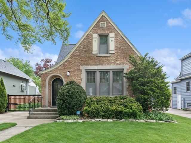303 N Willow Rd, Elmhurst, IL 60126