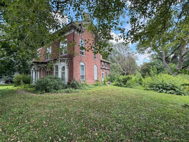 303 N Broadway Street