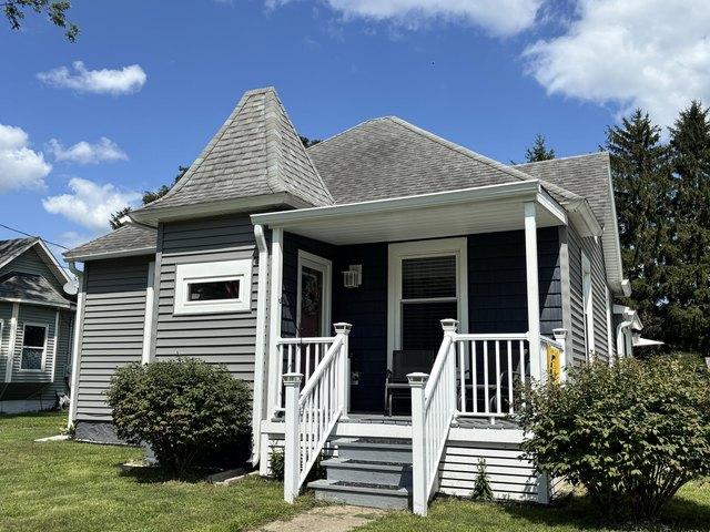 303 N Davis St, Wolcott, IN 47995