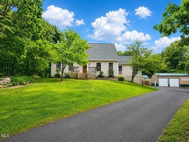 303 N Pole Rd, Melrose, NY 12121