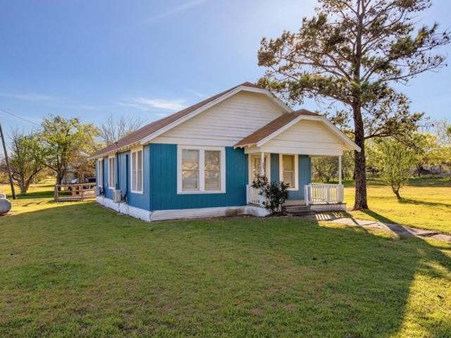 303 N Seeley Ave W, Mount Calm, TX 76673