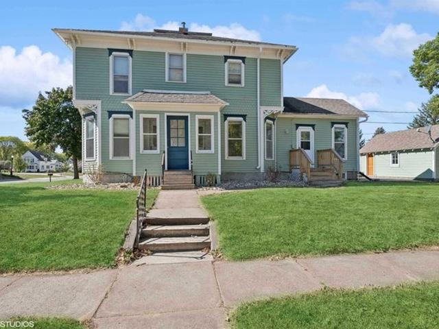 303 NW 3rd St, Waverly, IA 50677
