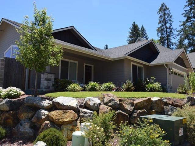 303 NW Collette Way, Grants Pass, OR 97526