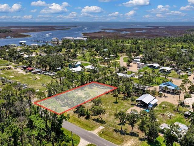 303 NW Second St, Steinhatchee, FL 32359