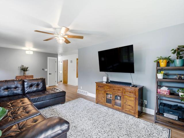 303 S 16th Ave