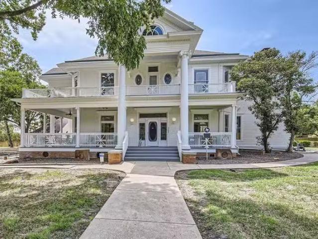 303 S Center St, Forney, TX 75126 MLS 31200401
