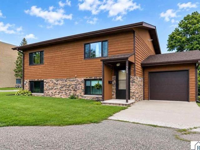 303 S Main St, Lake Crystal, MN 56055