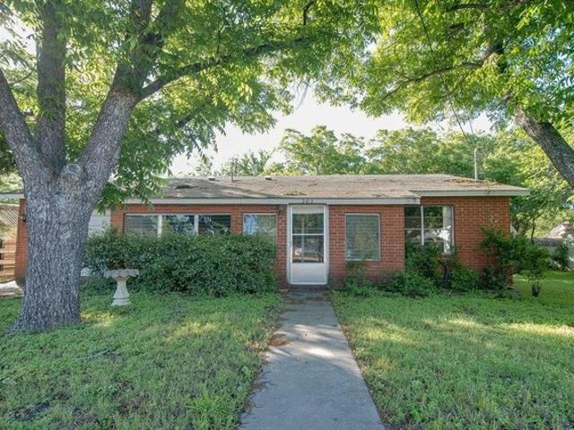 303 S Orange St, Fredericksburg, TX 78624