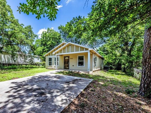 303 Sowell Dr, Huntsville, TX 77320