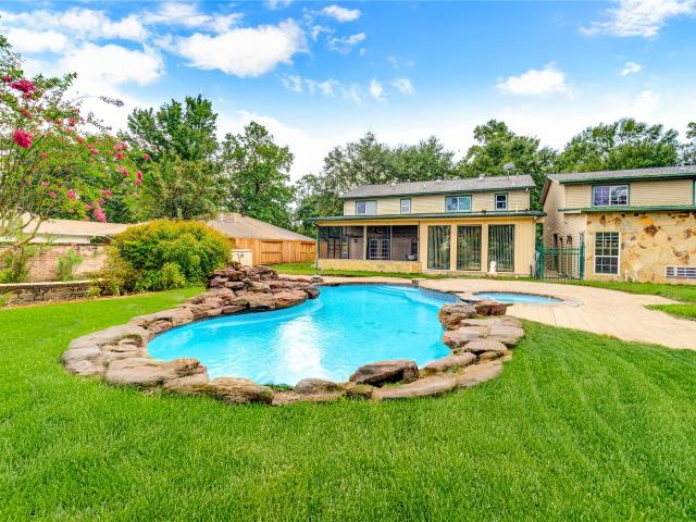 303 Shady Glen Ln, Conroe, TX 77385 | MLS #11418 | Compass