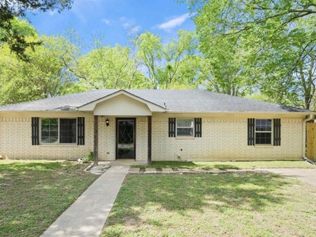 303 Shady Ln, Whitehouse, TX 75791