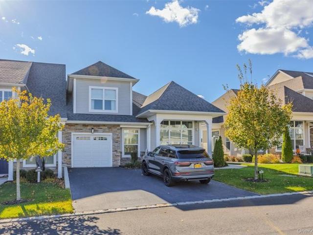 303 Silver Timber Dr, Yaphank, NY 11980